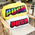 SANKYOパチスロ機『PUSHボタン』のドデカクッションが登場！｜トピックス｜株式会社フクヤ│プライズ・アニメ・雑貨